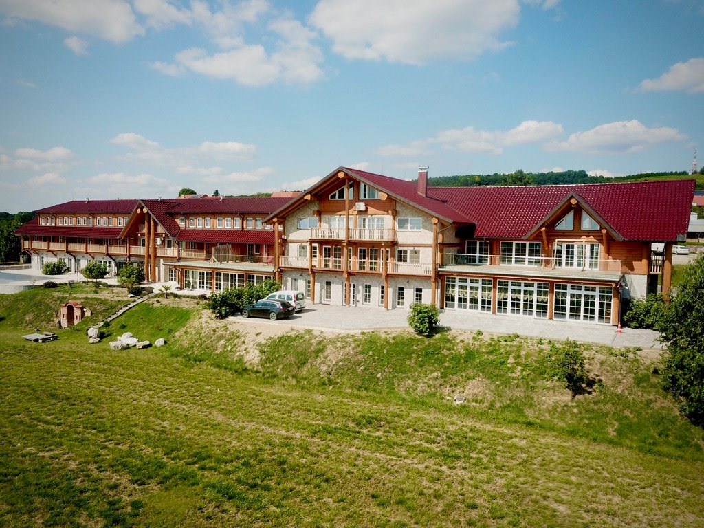 DCM Hotel & Selský dvůr - Strážovice