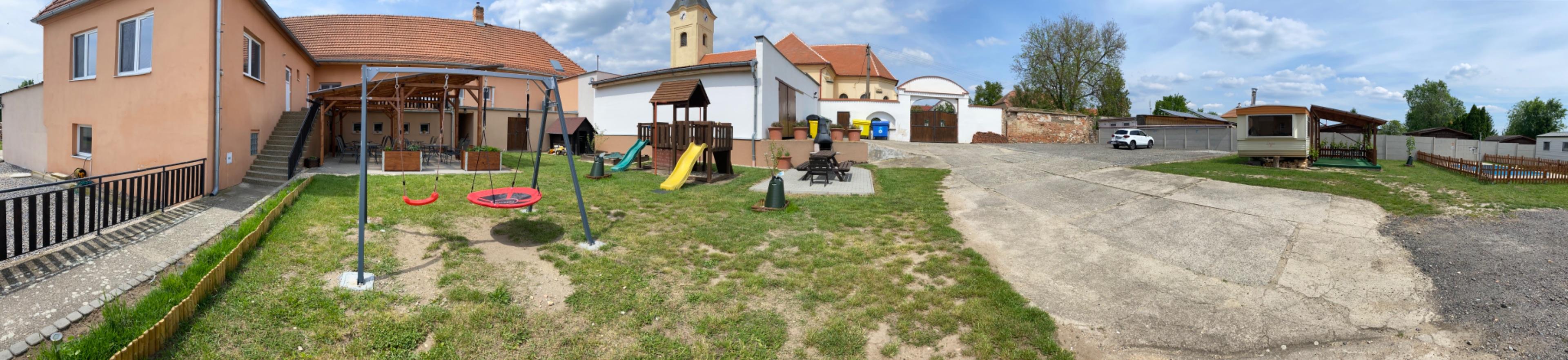 Moravský statok Strachotín - Strachotín